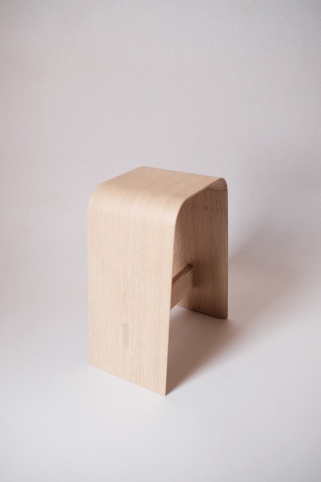 thin stool small black 緻密な計算の小さな腰掛、そこには静かな佇まい。 A small sitting room of ...