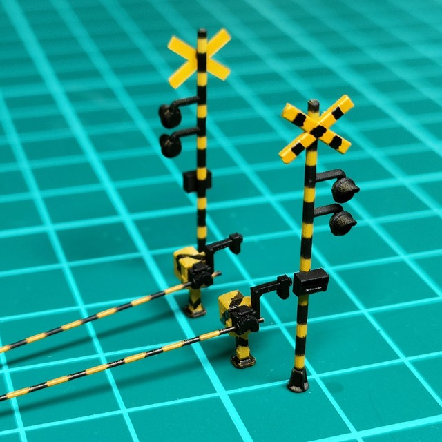 警報灯縦並び踏切基本セット 未塗装 1/150スケール | Cityscape Studio ジオラマパーツショップ