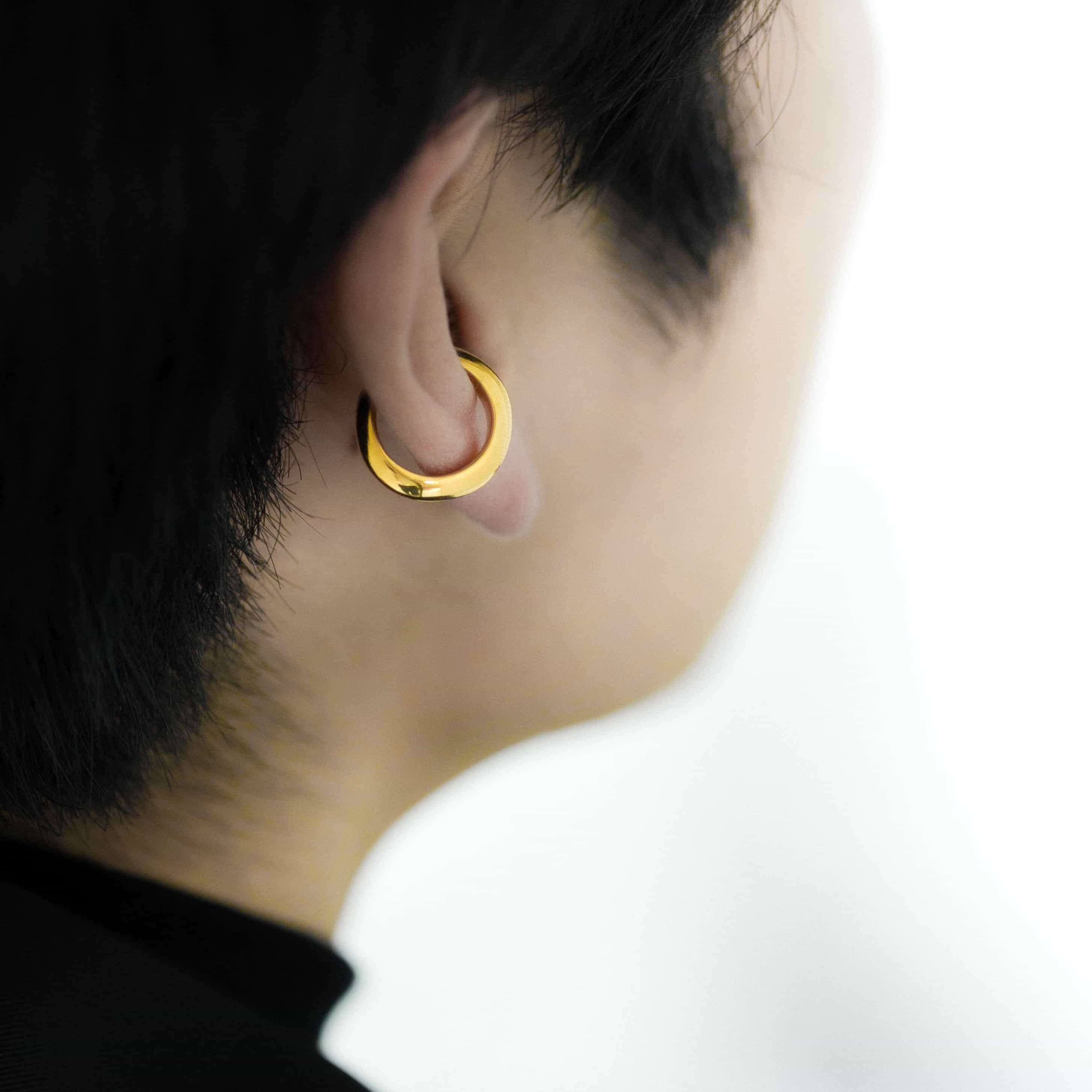hoop ear cuff (gold) #e3 | garcia