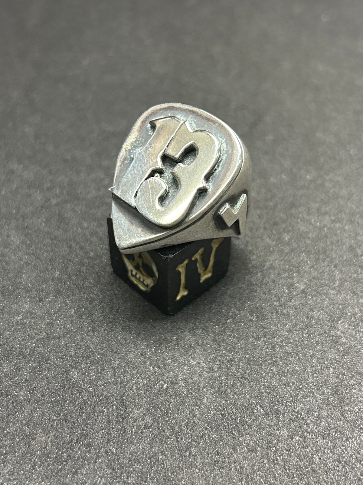 Teardroppick signet ring 13 silver | made in dirty