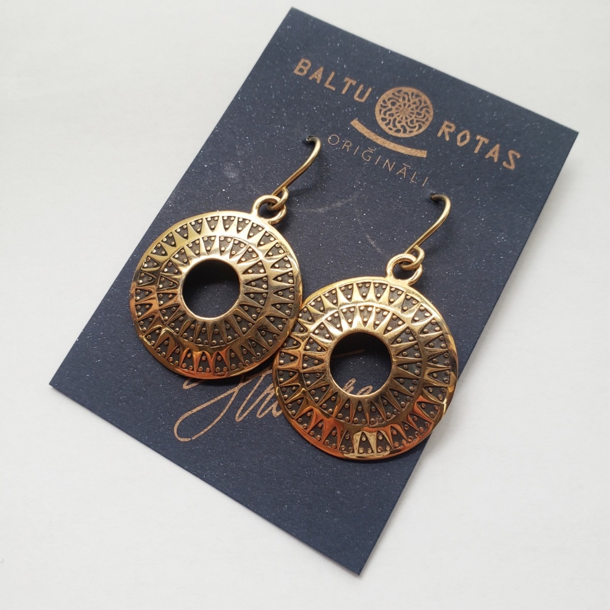 ピアス〈カルスナヴァの太陽〉 | Riga Collection