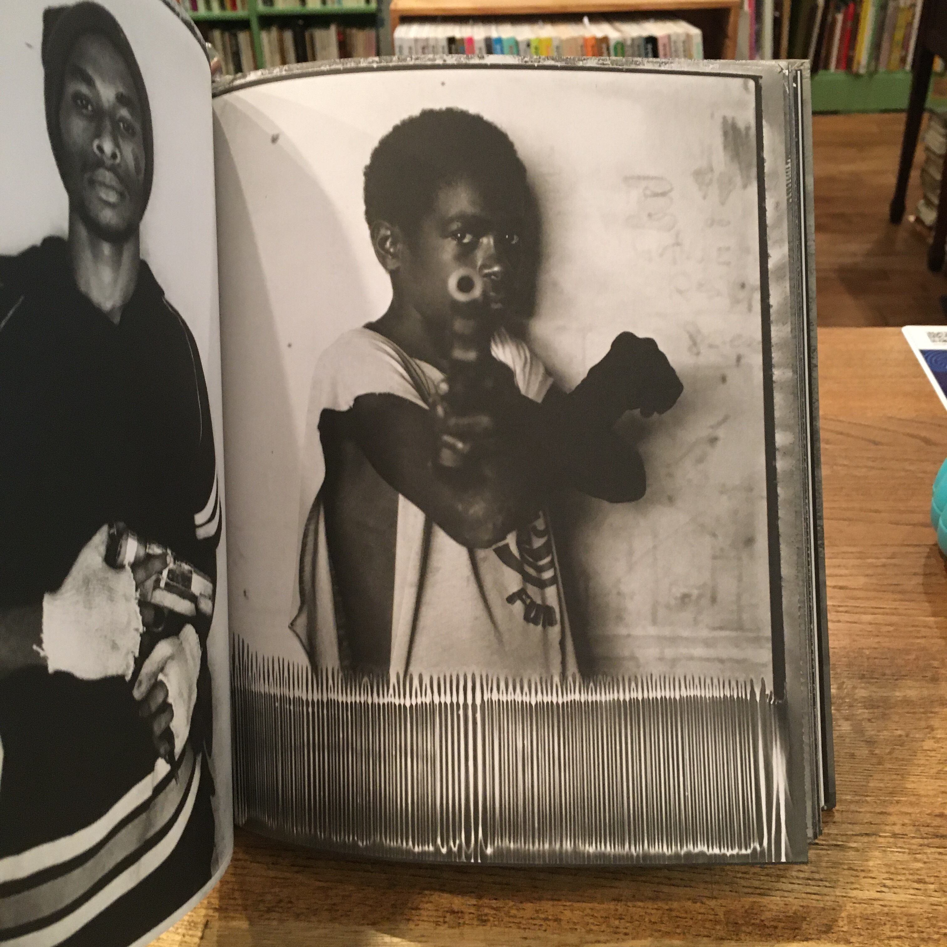 RASKOLS The Gangs of Papua New Guinea / Stephen Dupont（スティーブン・デュポン） | 百年