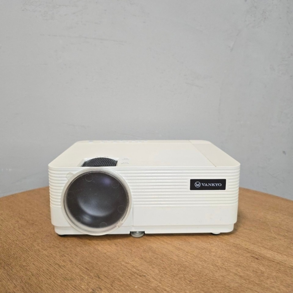 [695]VANKYO, projector | kokurokuma