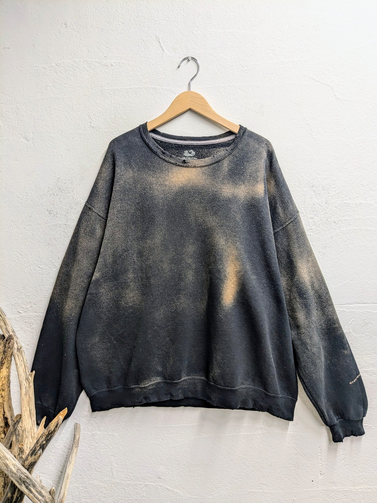 FADE & DAMAGE BLACK SWEATSHIRT③ | tokiclothing