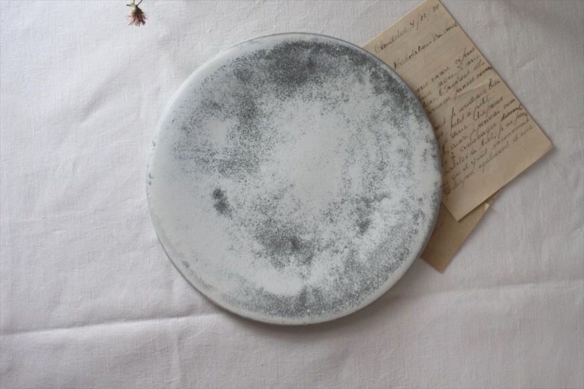 村井大介｜チタン釉 フラットプレート 24cm | UTSUWA11