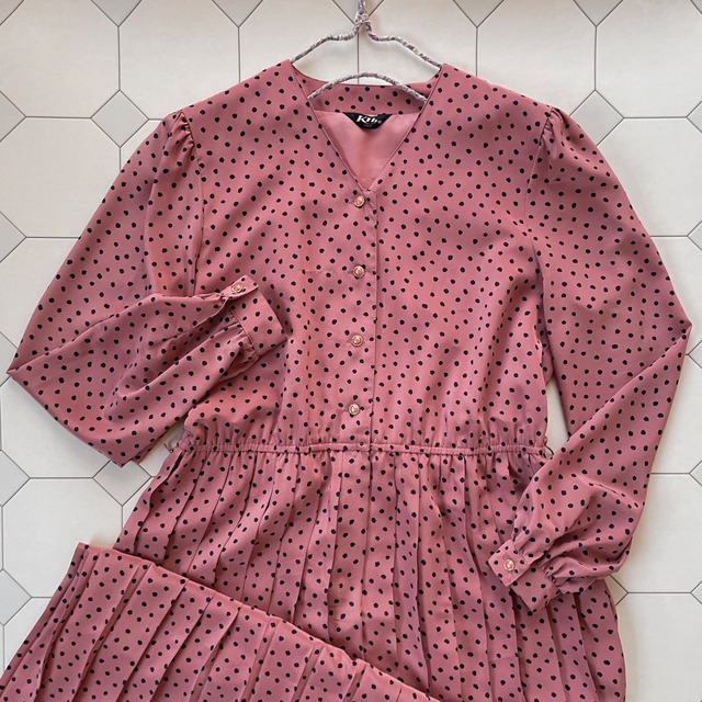 dusty pink dot dress〈レトロ古着 ダスティピンク ドット柄 ワンピース 水玉 くすみピンク 日本製〉 | RiLOU〈リル〉