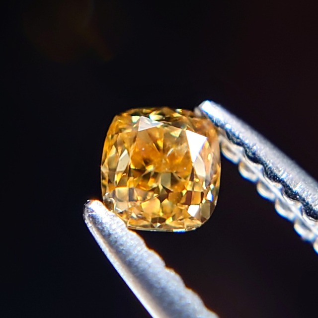 Fancy Intense Orangy Yellow 0.085ct VS-1 天然イエローダイヤモンド ルース☆ | wisteria777