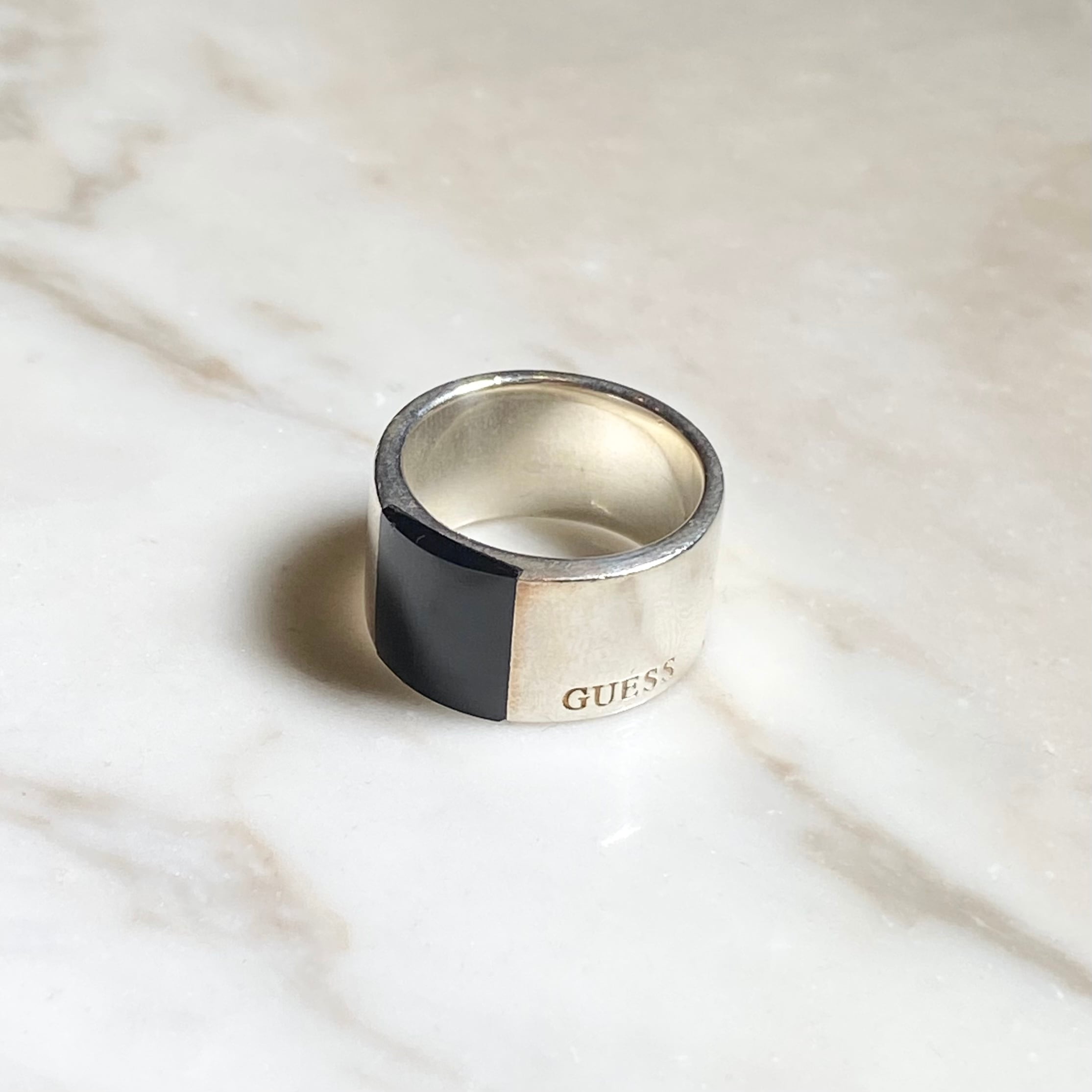 GUESS silver wide band ring | NOIR ONLINE