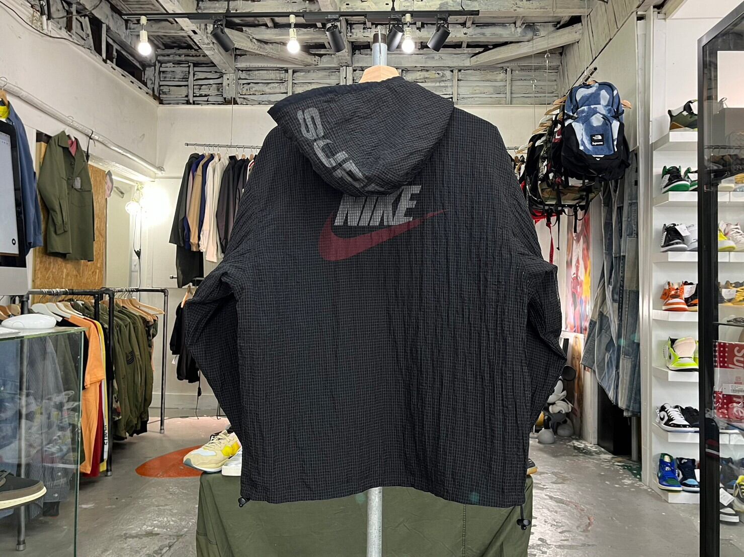 Supreme × NIKE JEWEL REVERSIBLE RIPSTOP ANORAK BLACK MEDIUM Supreme × NIKE JEWEL REVERSIBLE RIPSTOP ANORAK BLACK MEDIUM