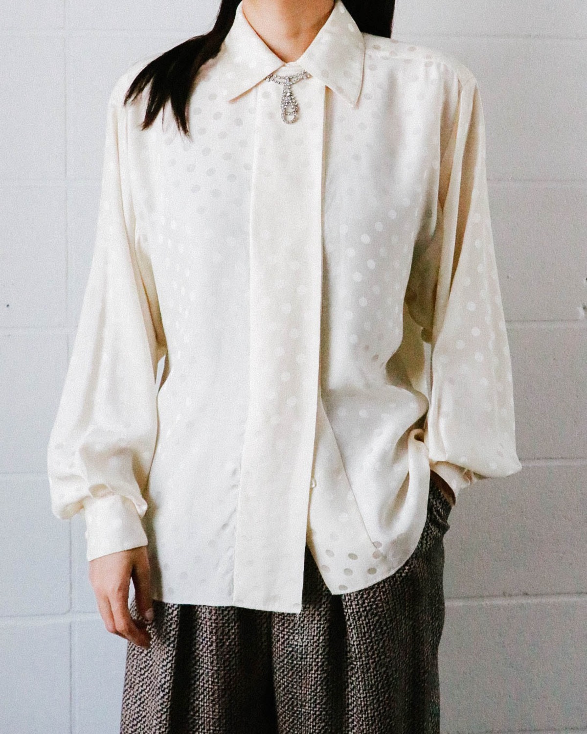 off-white dots silk blouse | VINIVINI ONLINE SHOP