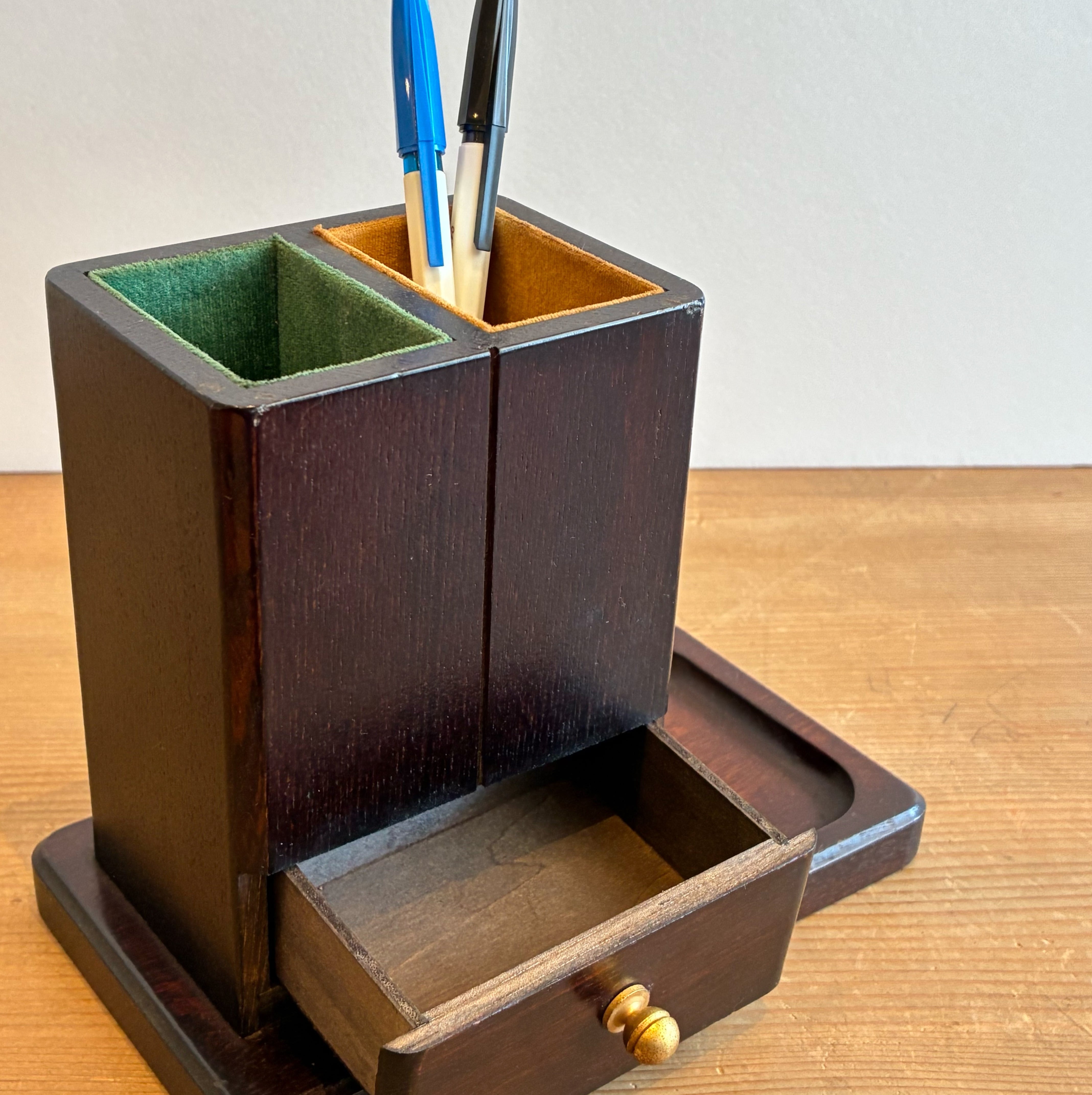 Vintage pen stand | POTLATCH