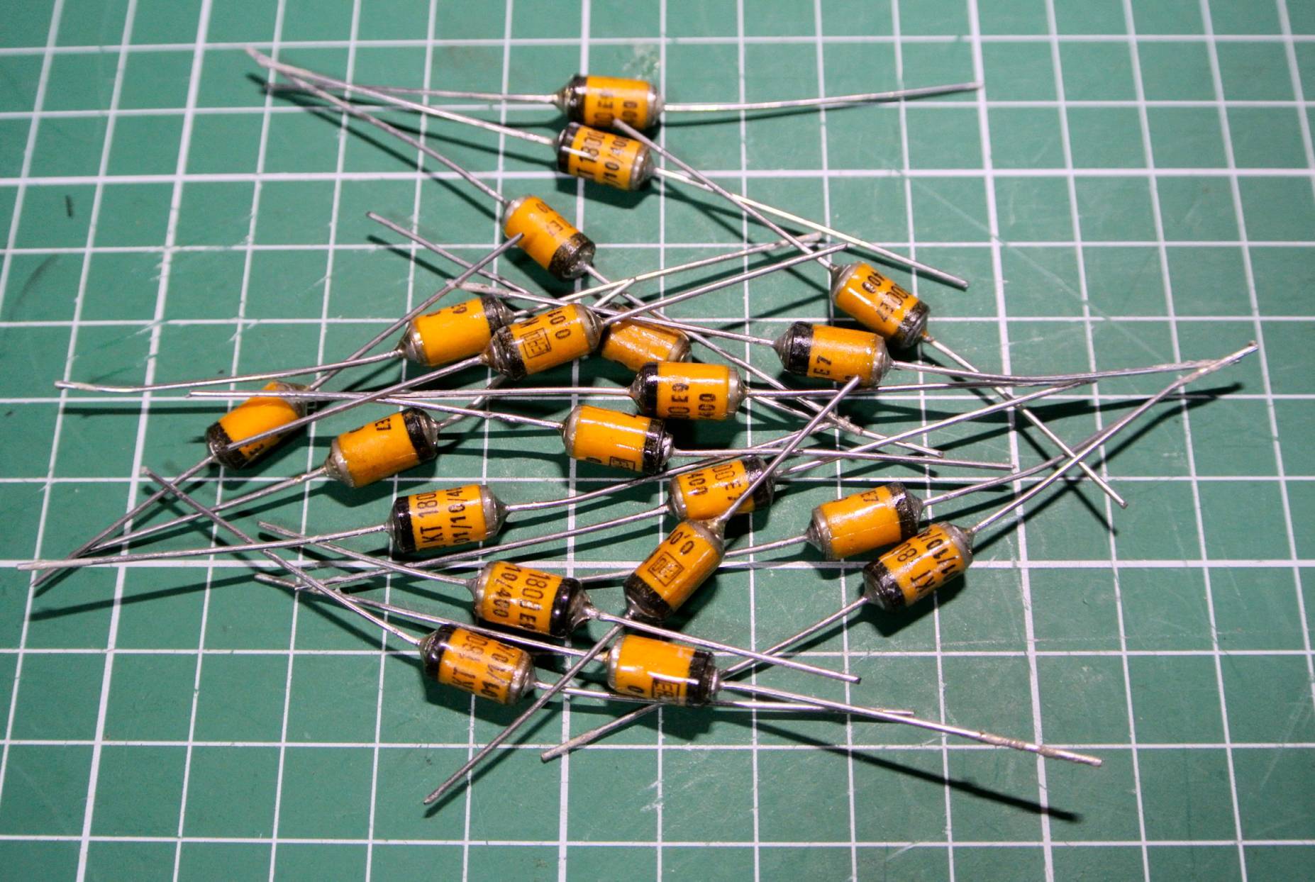 0.01uf 400V KT1800 Roederstein ERO 使えばわかる 高品質 EROが10個でこのお値段です。世界最安値かな？！ | TAMAROYA 球露屋