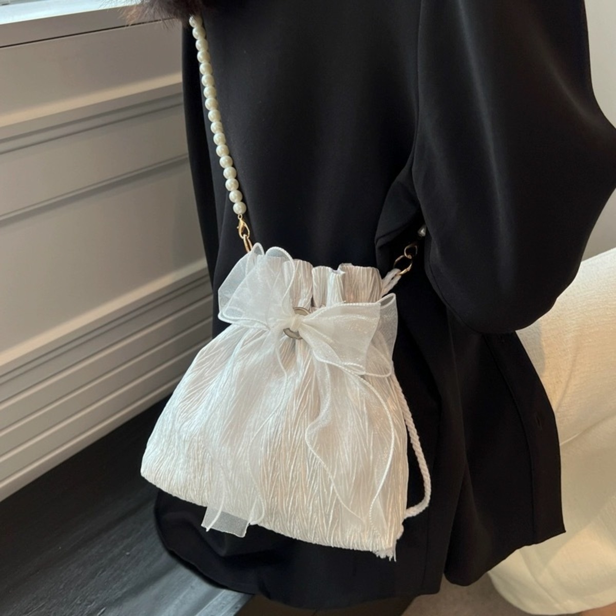 pearl chain drawstring shoulder bag（black / white） C0057 | frenty