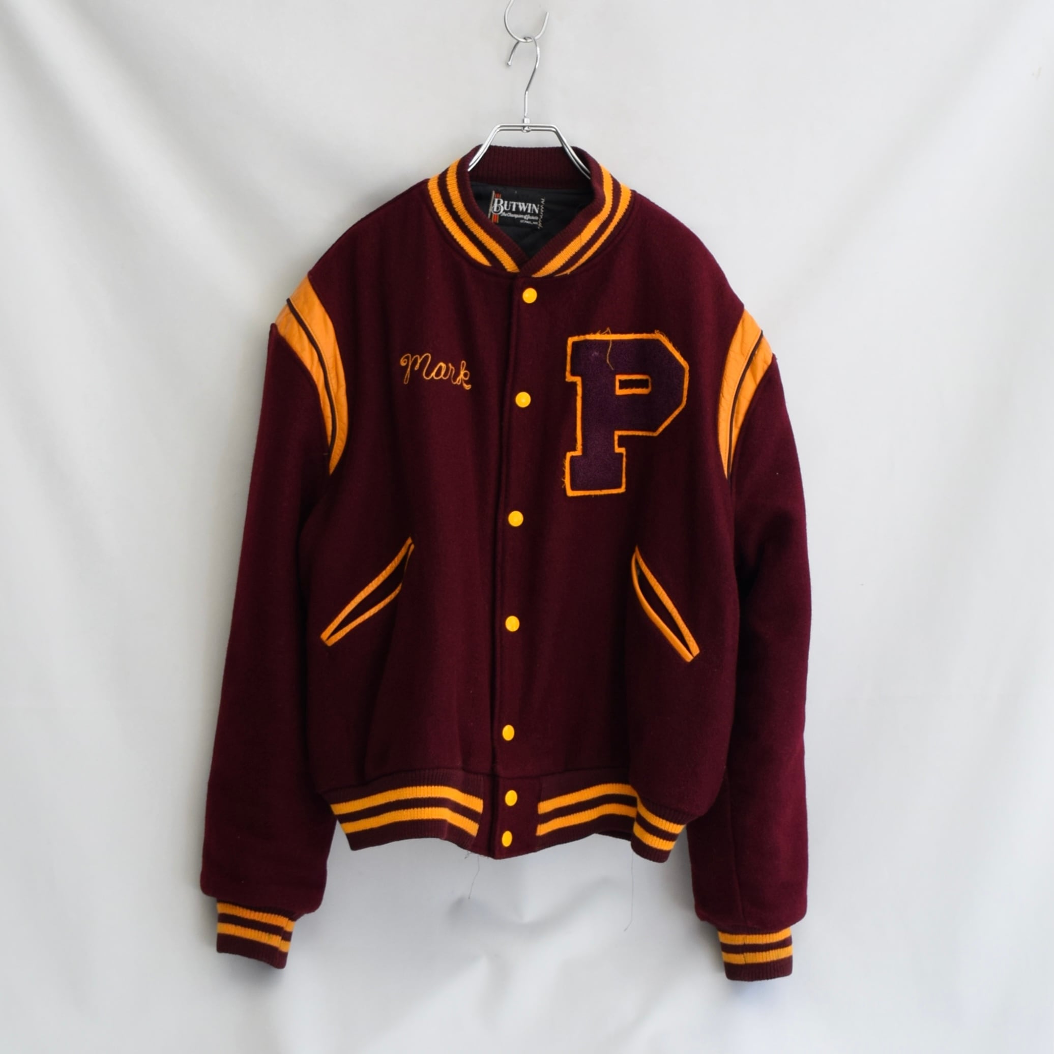 80‘s BUTWIN スタジアムジャンパー バーガンディ メンズXL程度 バーシティジャケット ワッペン 古着 fc-2874 ...