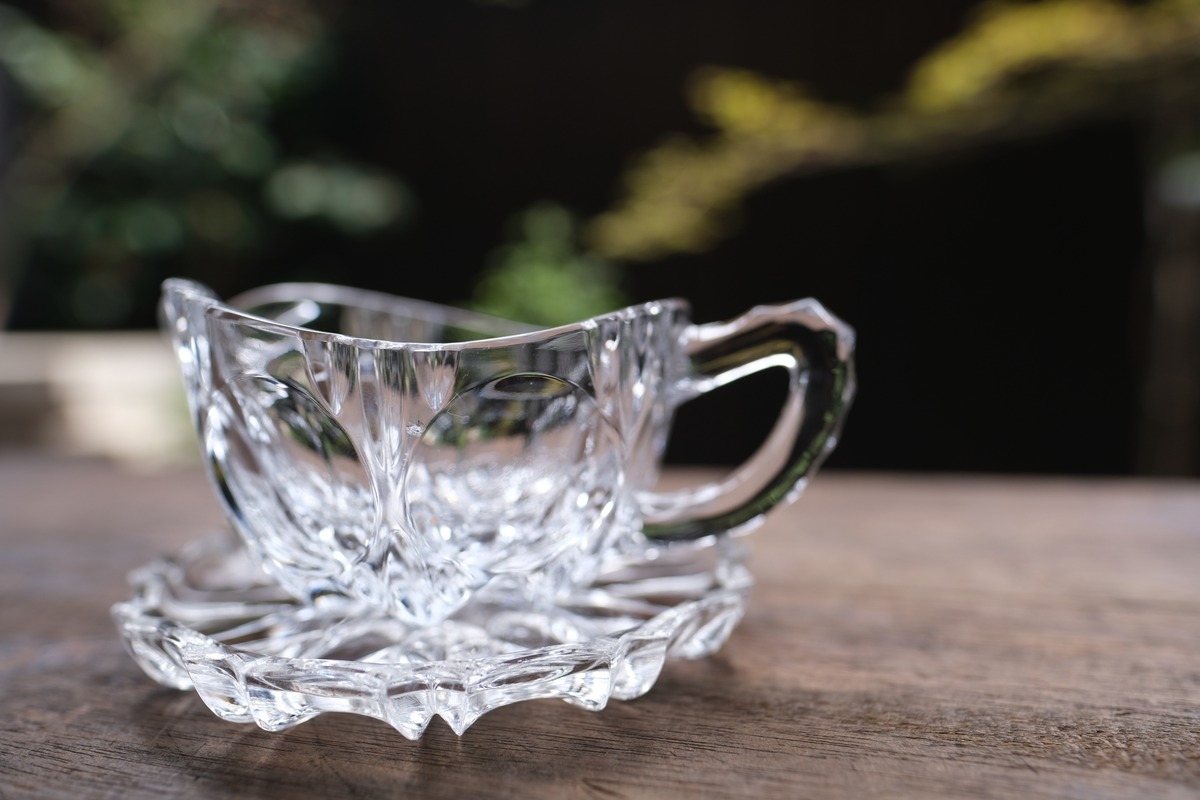 ガラスミルクカップ＆ソーサー | Simon Schmitz