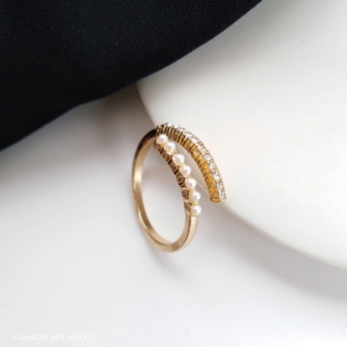 ＜unBIAS MILANO＞ オープンリング パール調 ラインストーン (M020) | unBIAS MILANO