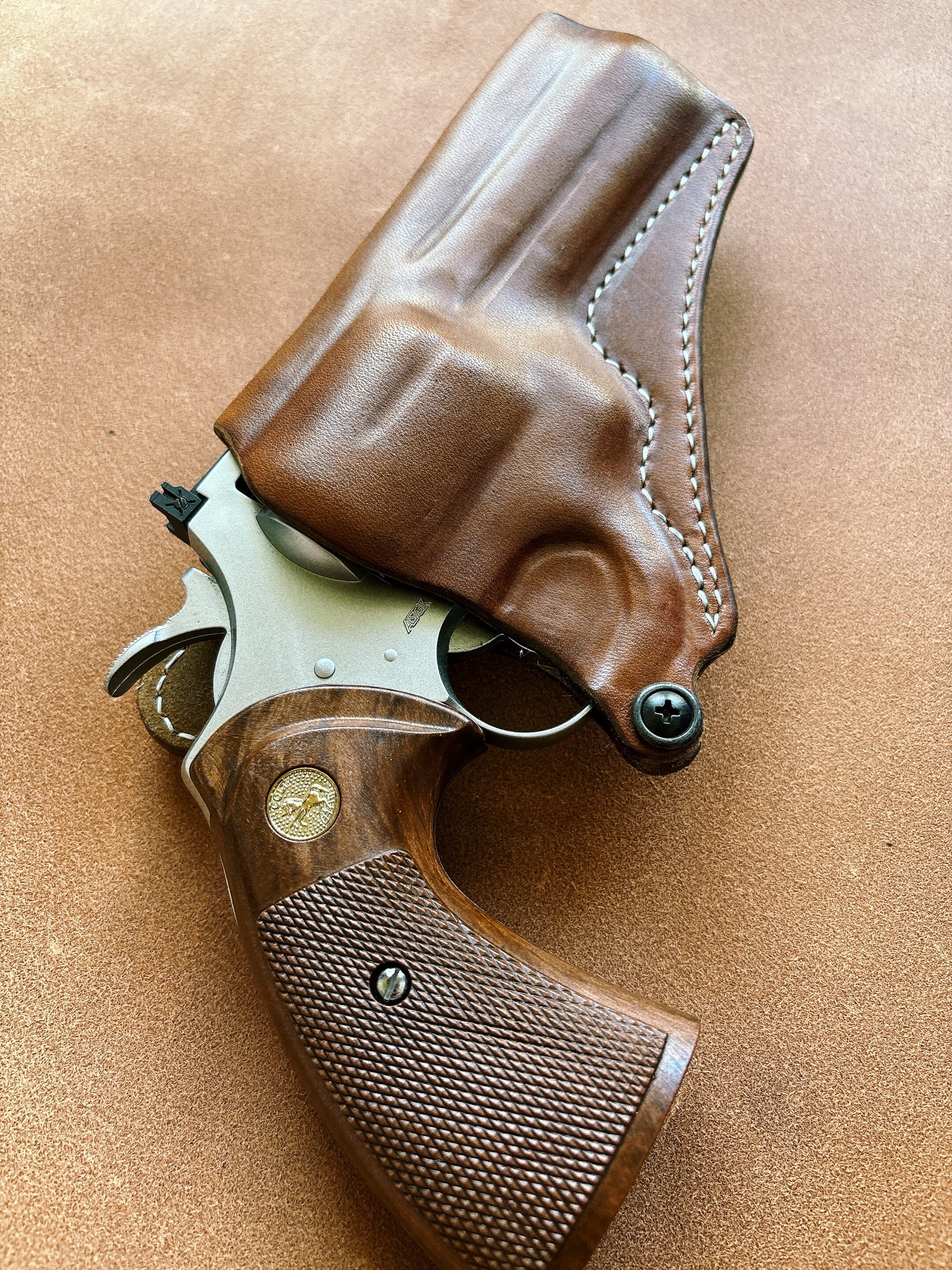 Colt Python 4inch belt holster | 黒沼興業