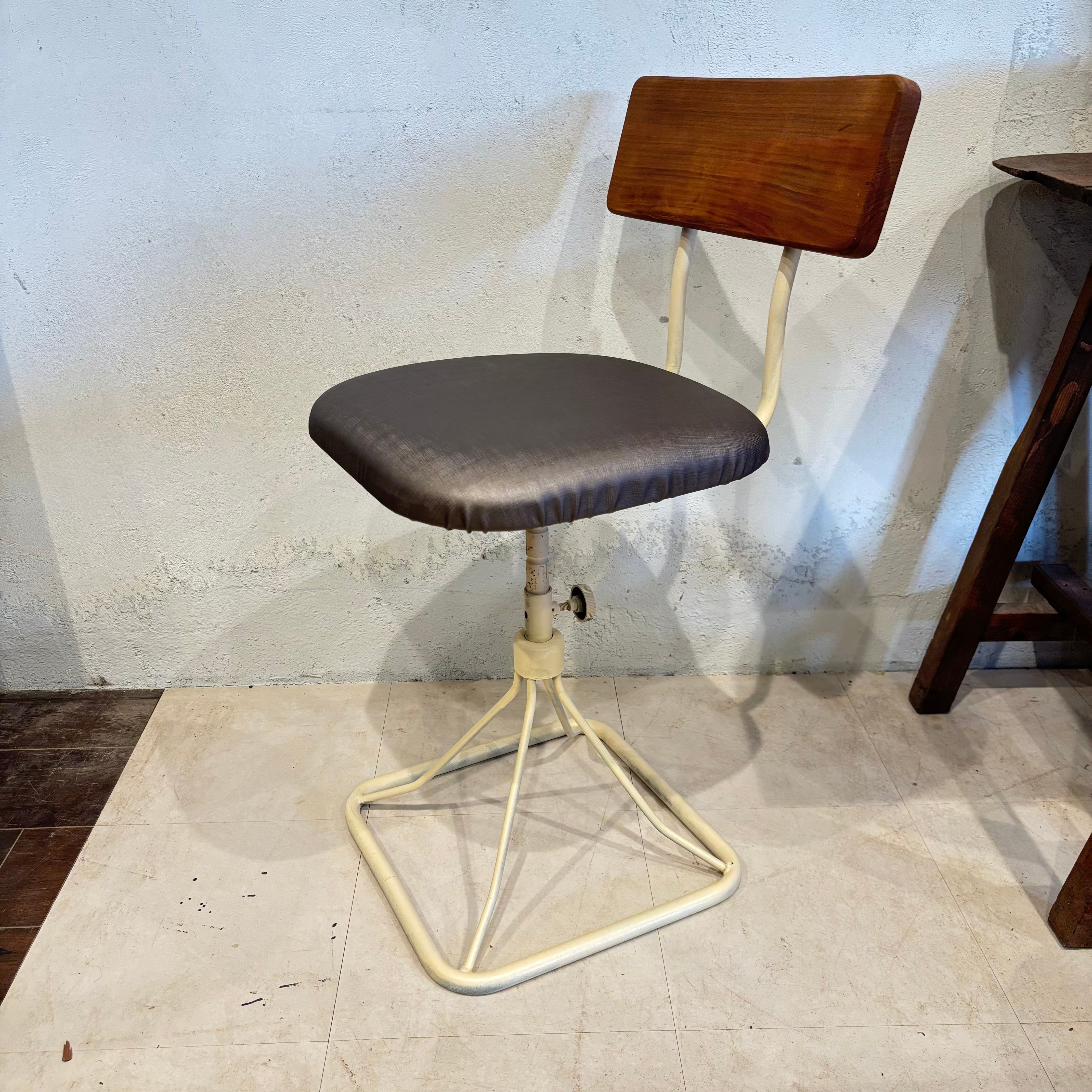 回転式 アイアンチェア | くらしの道具屋 TUKURITE