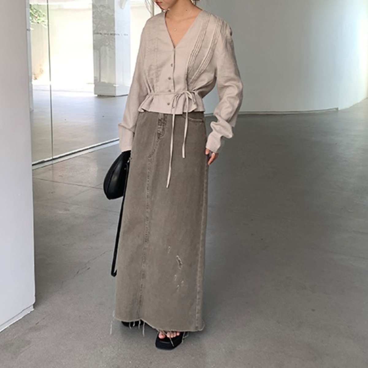 ナチュラルVネックタックブラウス SG0104 | Evermod