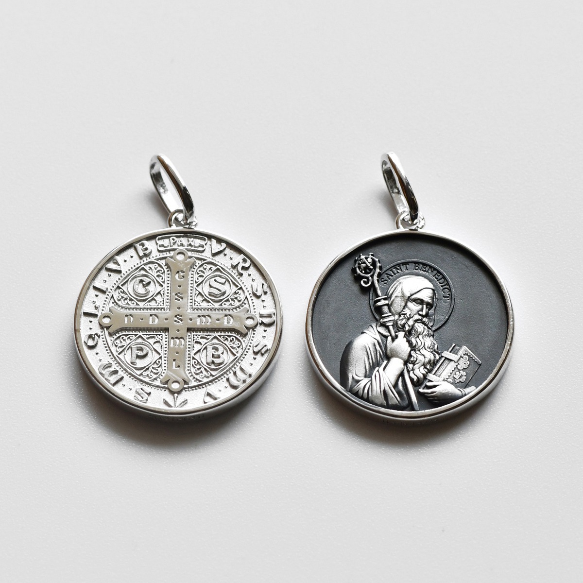St. Bento ビンテージラウンドスターリングシルバーペンダント非イタリア製ハンドメイドオリジナルメイド Jesusu ジュエリー ...