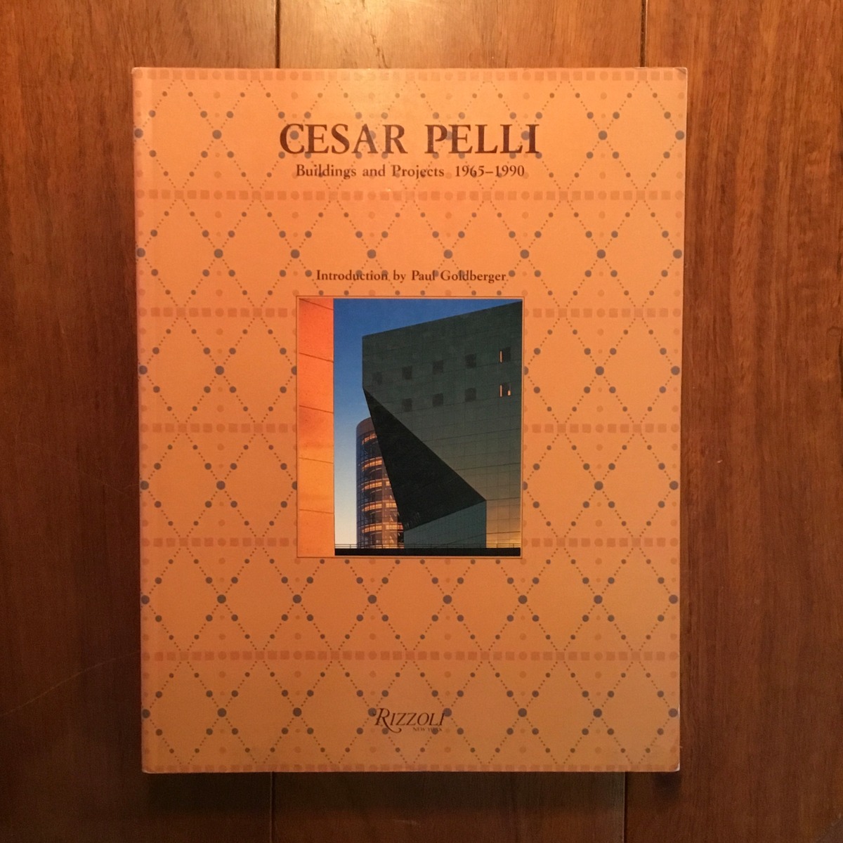 Cesar Pelli Buildings and Projects 1965ｰ1990 | Flying Books