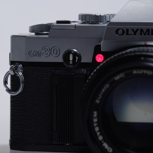 OLYMPUS OM30 + ZUIKO MC AUTO-S 50mm F1.4【良品】 | まるやまカメラ