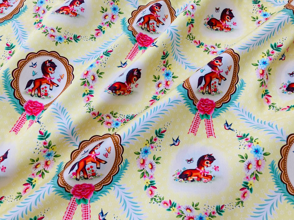 「ポニー」Fiona Hewitt Fabric “Ponies” | Hirondelle et Ruby 生地のセレクトショップ