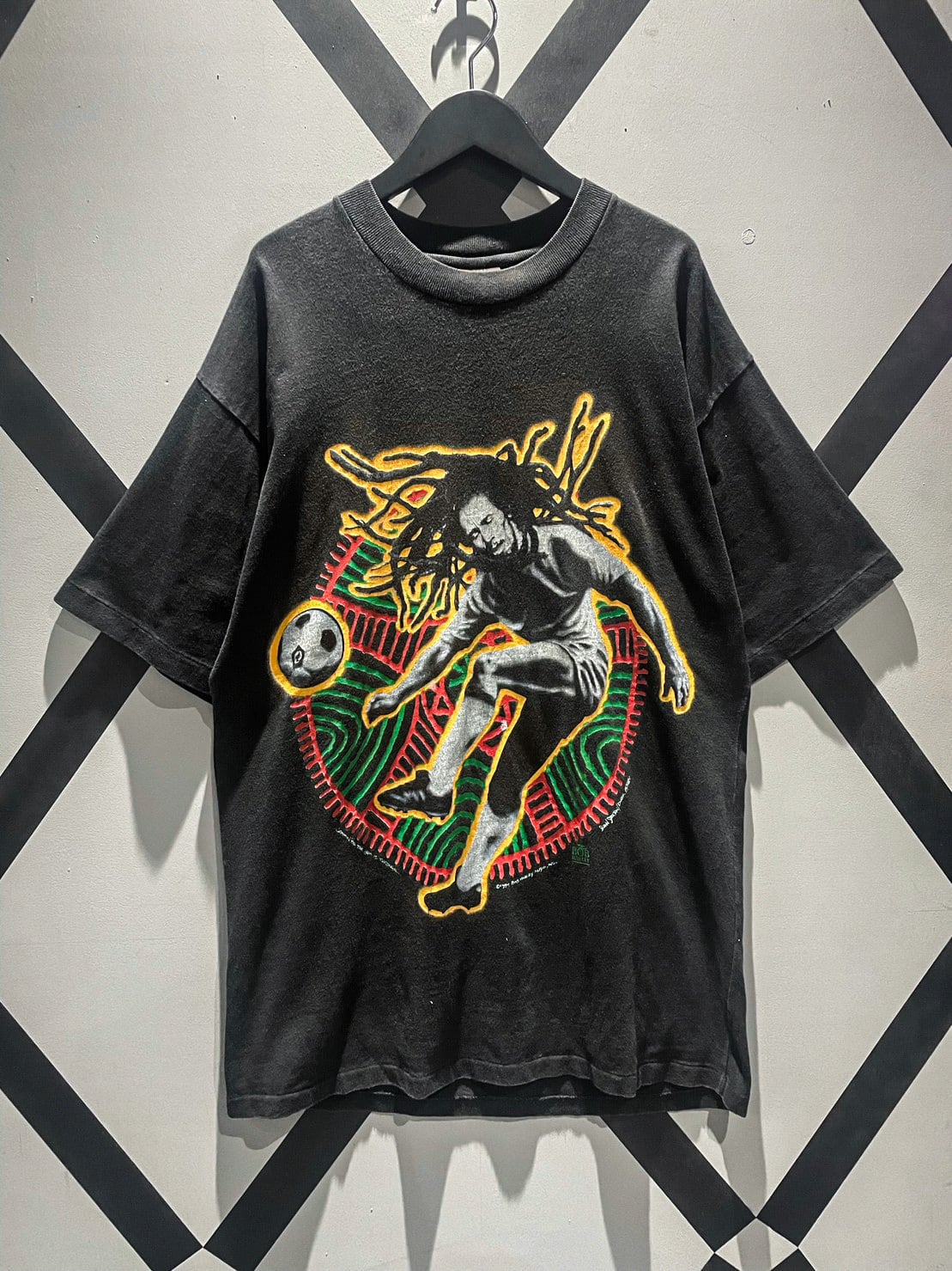 【X VINTAGE】"Bob Marley" Soccer Ball Design Print T-Shirt | Caka(カカ）下北沢古 ...