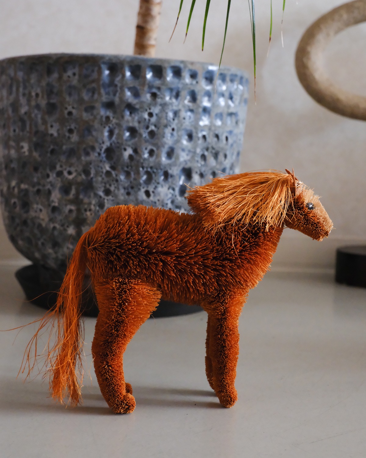 A brush textured horse object | sowhat vintage