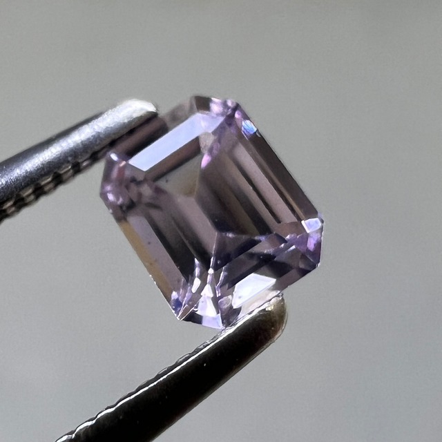 パープルスピネル 0.47ct 4.91×3.95mm オクタゴンカット ルース スリランカ産 | 鈴木屋