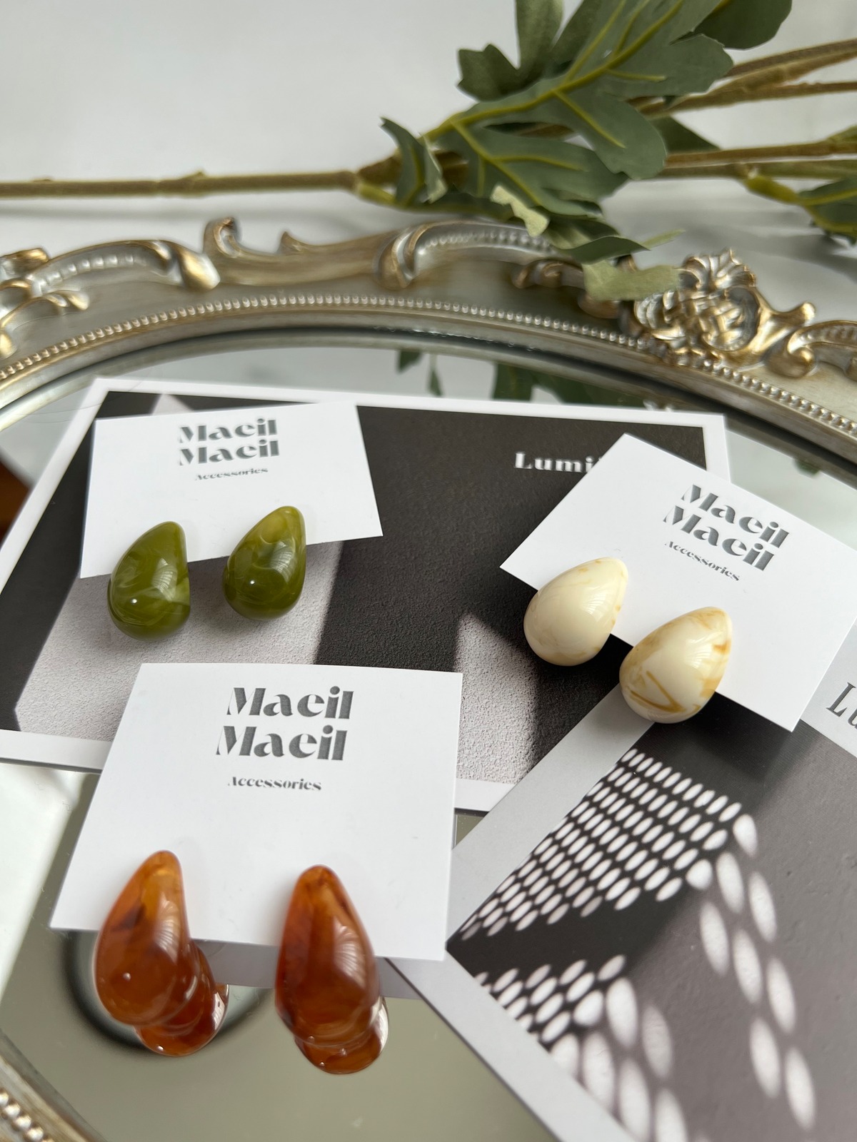 しずく型 アクリルピアス | Maeil Maeil