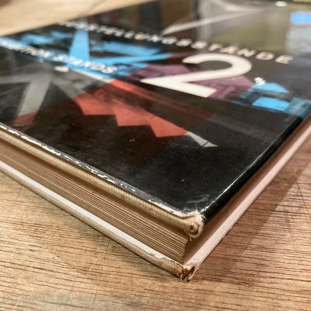 AUSSTELLUNGSSTÄNDE・ EXHIBITION STANDS 2 / ROBERT GUTMANN | 百年