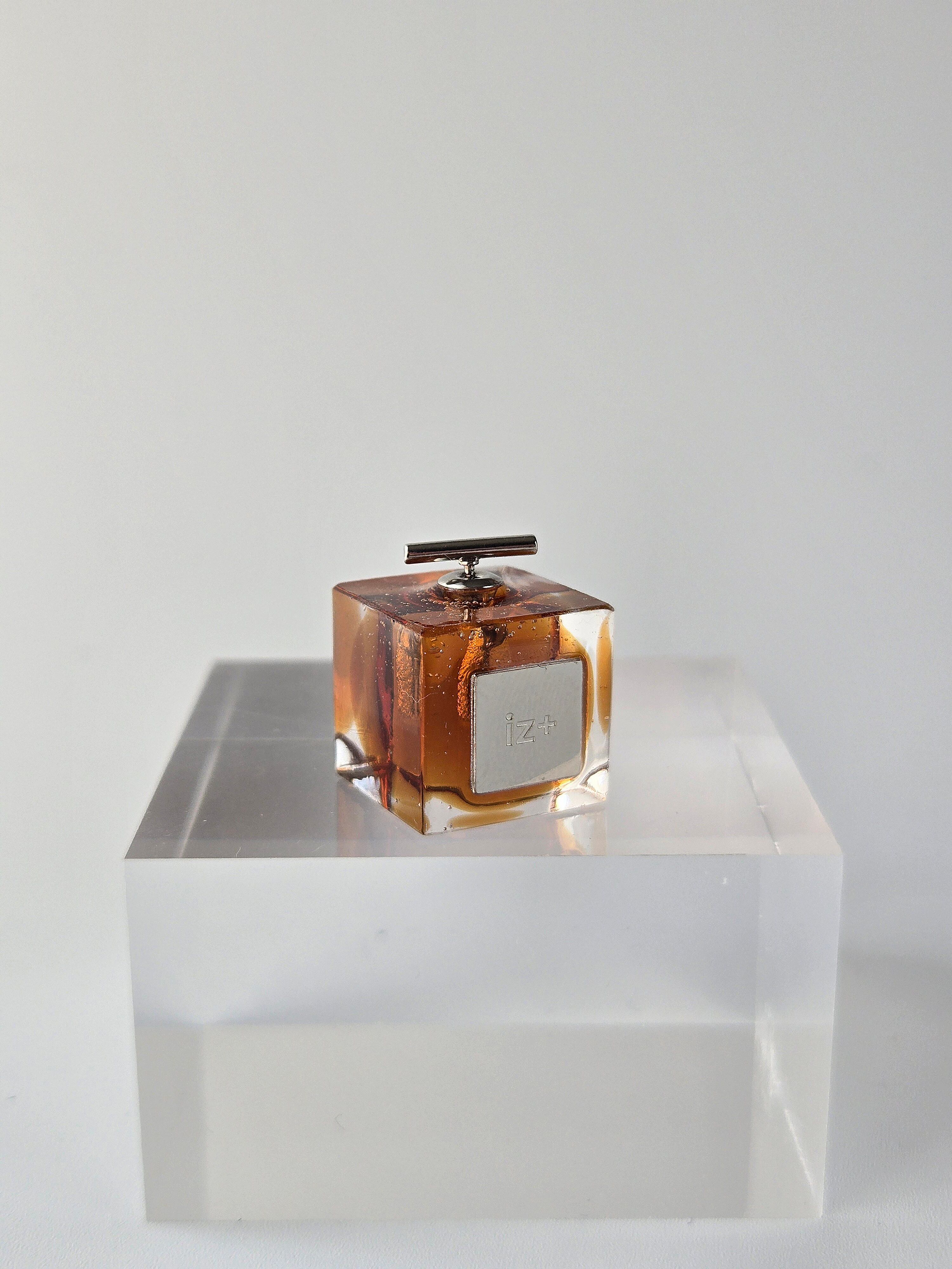 PERFUME CUBE. [brown ball] | iz+ / イズプラス