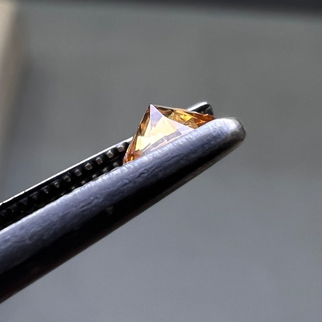 スペサタイトガーネット 0.24ct 3.89mm ラウンドルース | 鈴木屋