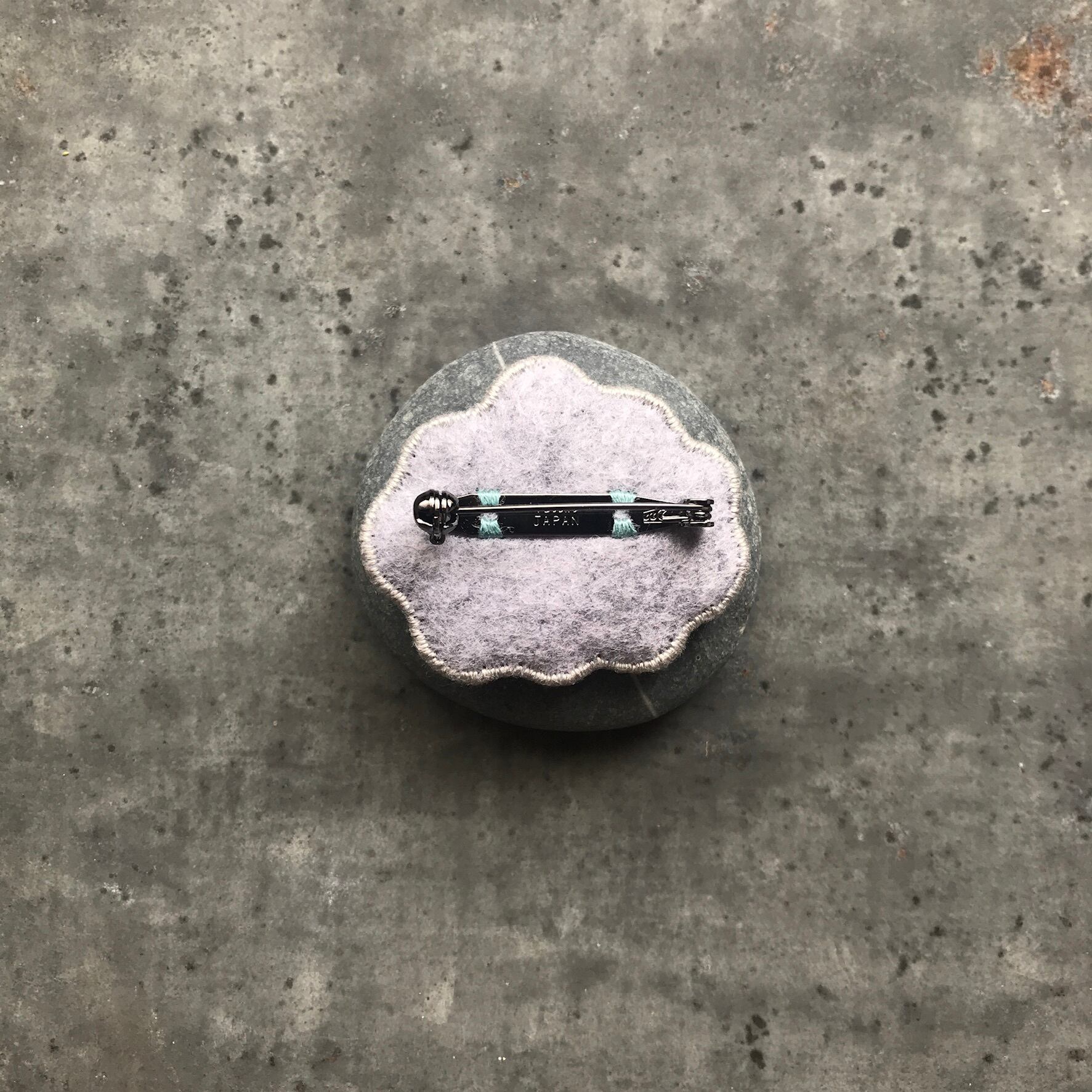 ロータスブローチ3 (ヒグチエリ) | eri higuchi embroidery