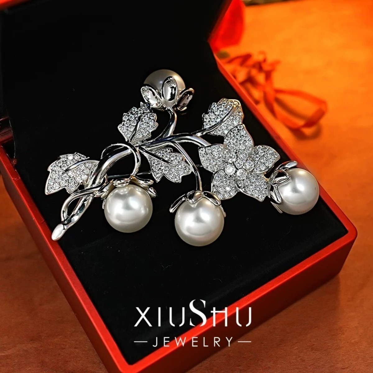 ヴァイン グレープ 人工マザーオブパール ゴージャス ブローチ ラグジュアリー レトロ つる草 フラワー 花 | キラキラゴージャスジュエリーのXIUSHU(シュシュ)