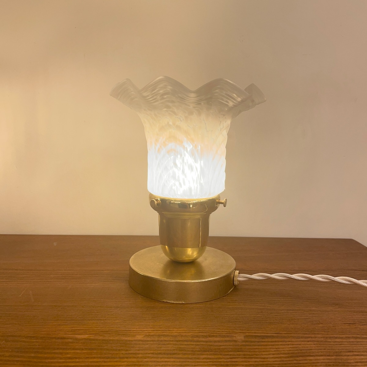 Vintage Vianne Mottled Frosted Glass Shade Lamp | STOCKMAN