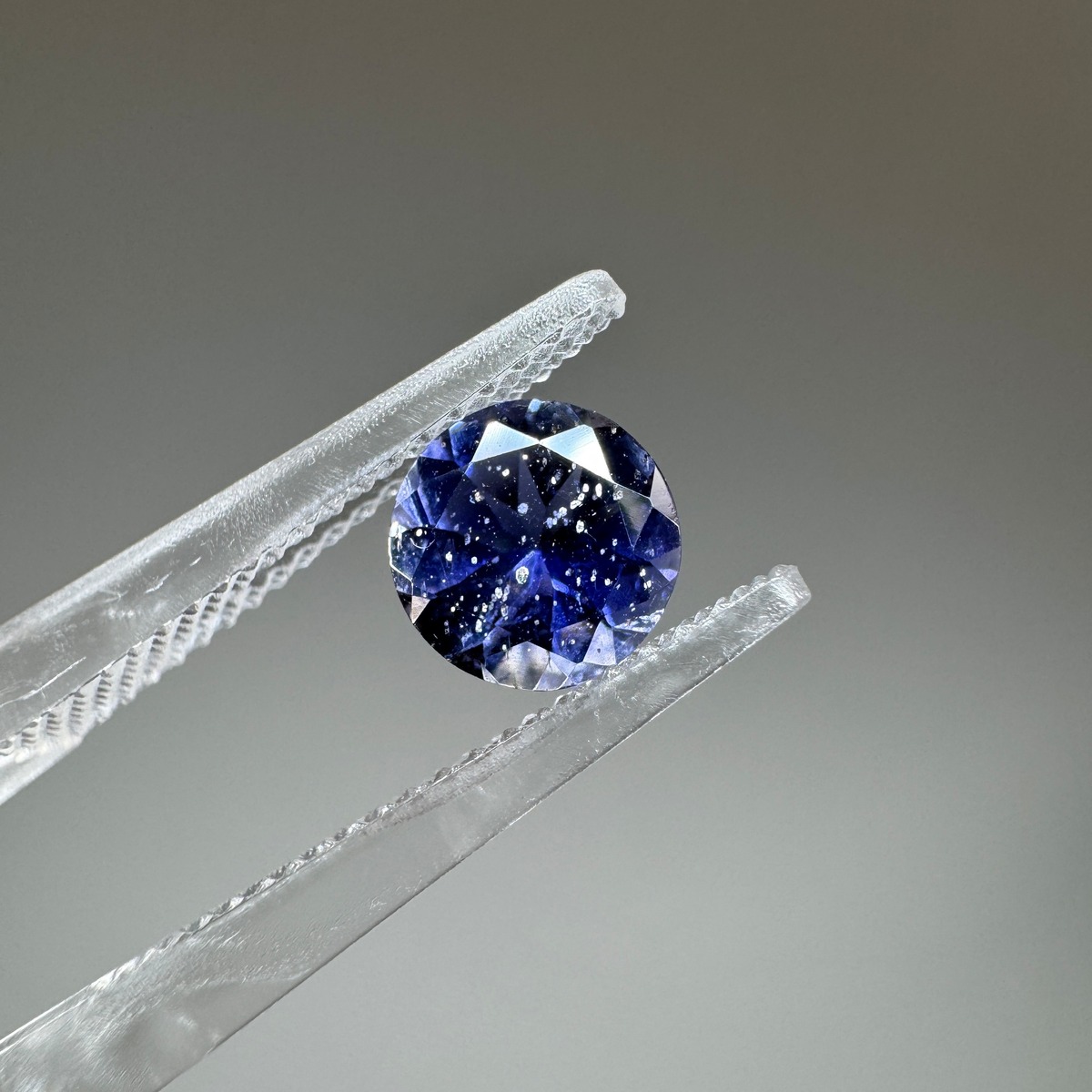 アイオライトサンストーン 〜星座ができそう〜 0.58ct | GEMマニ屋