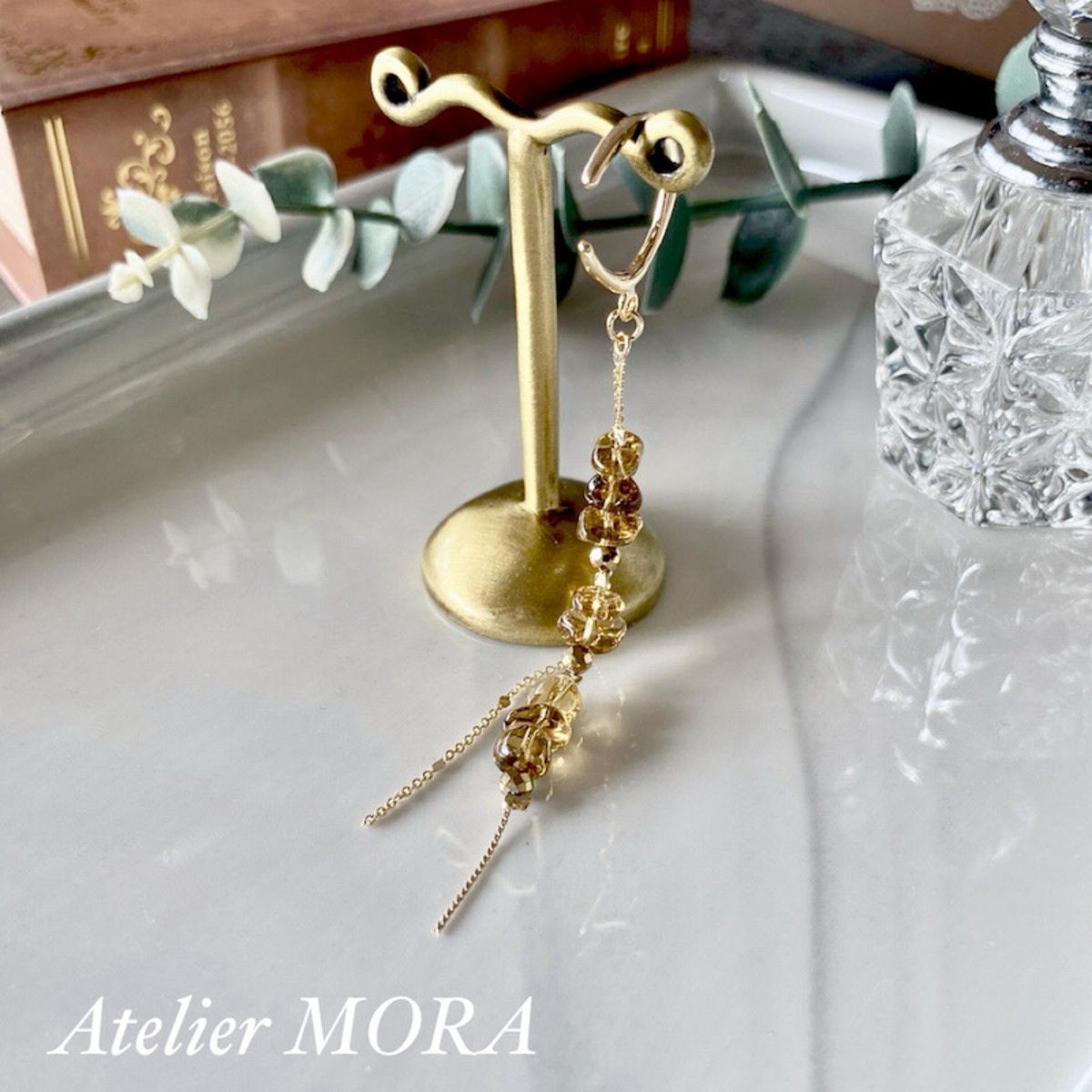 《片耳・両耳選べる》揺れる天然石イヤーカフ・イヤリング・ピアス（ビアクォーツ） | Atelier MORA