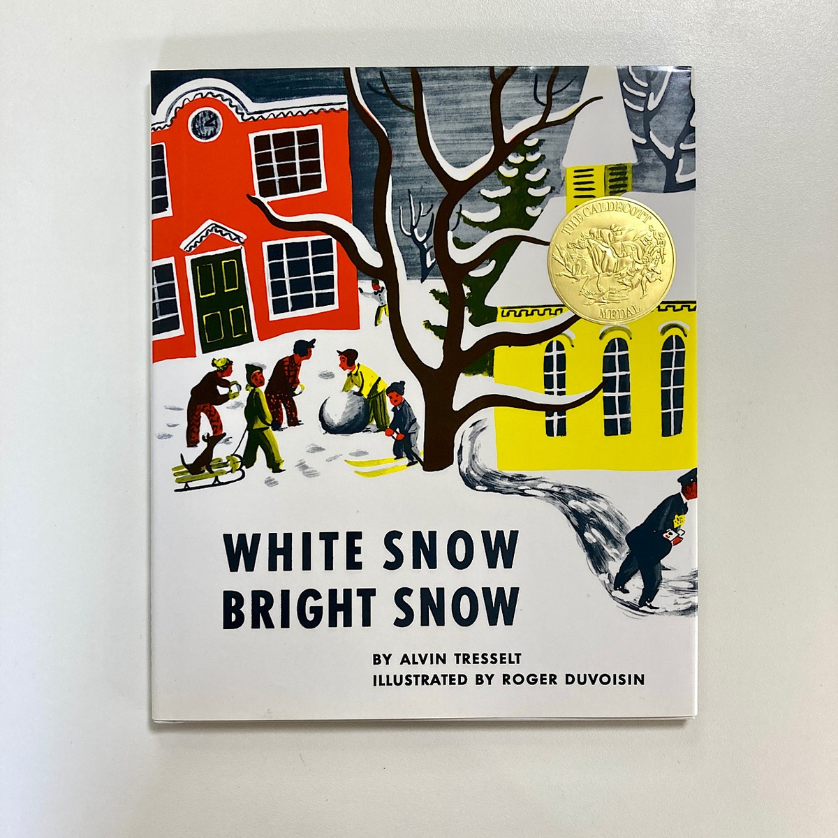 White Snow, Bright Snow | 素敵な洋書の絵本のお店 Read Leaf Books