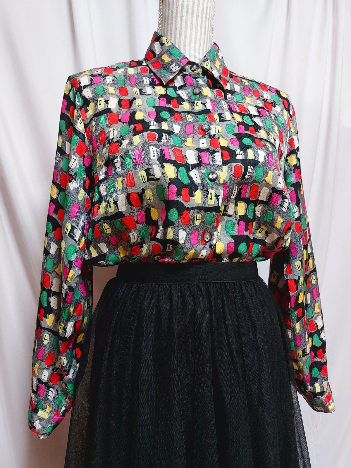 used vintage シルク100％ カラフルデザイン ブラウス | bugen bilia