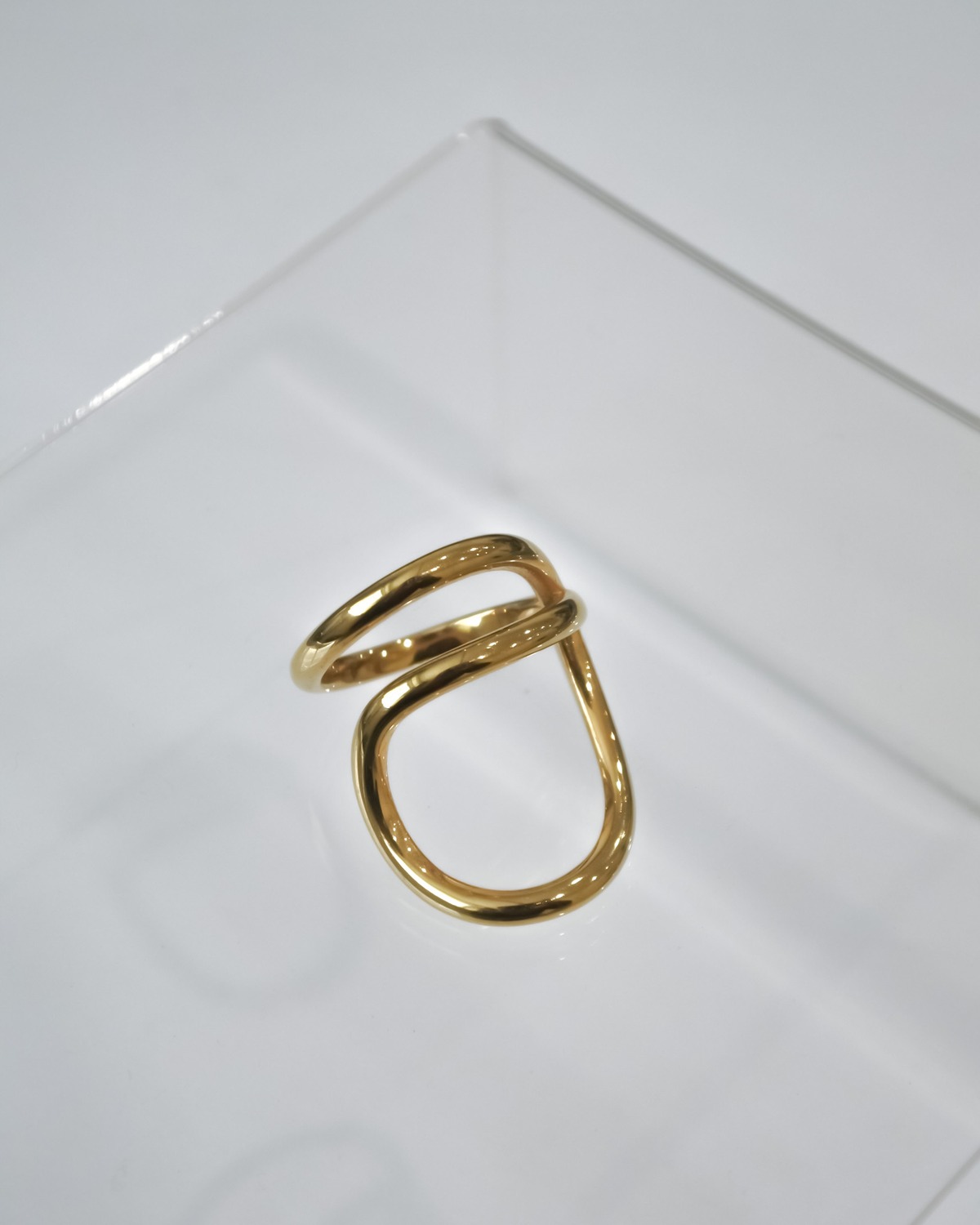 twist hoop ring | seenna