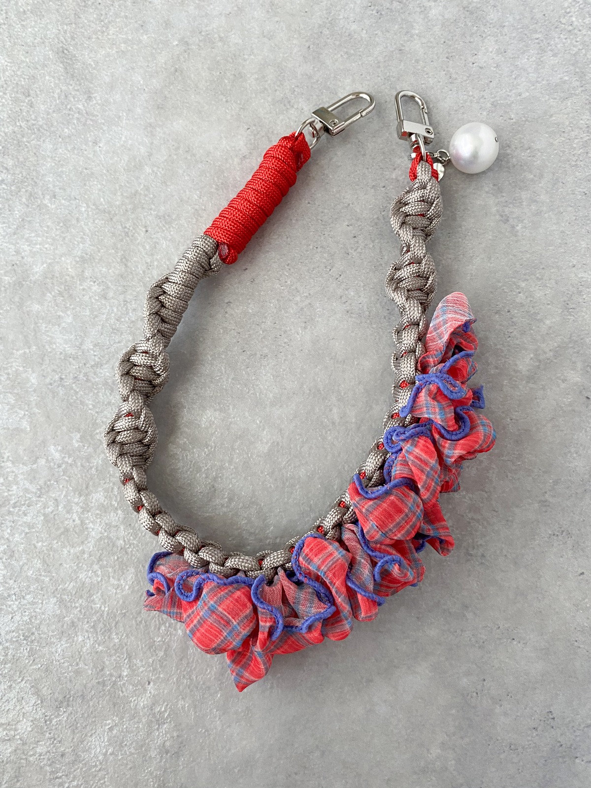 【beige × red × check】hand strap | Peris