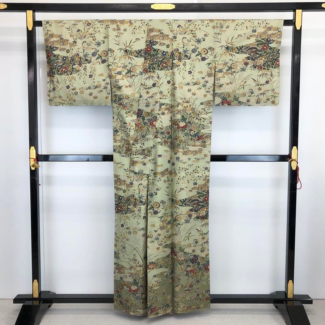 訪問着 染大島 霞に美しい花々の型染 薄柳色 ガード加工 しつけ糸 K-3437 | リユース着物わびさび