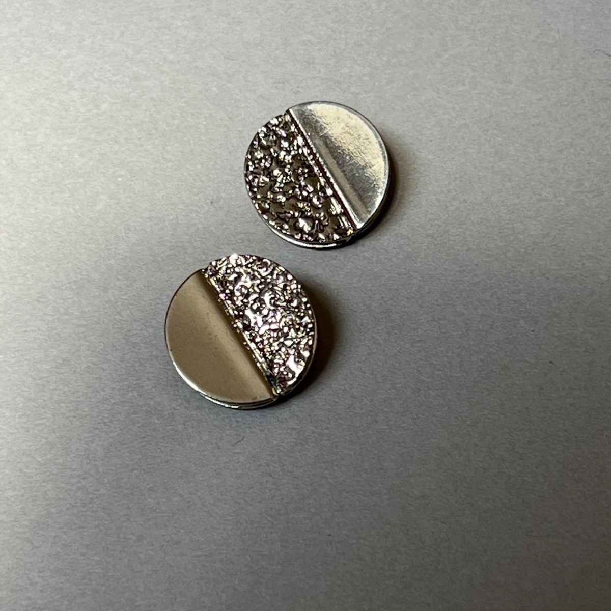 メタル テクスチャー イヤリング 《E-0008》 | ModernLoop ユーズドアクセサリー専門店