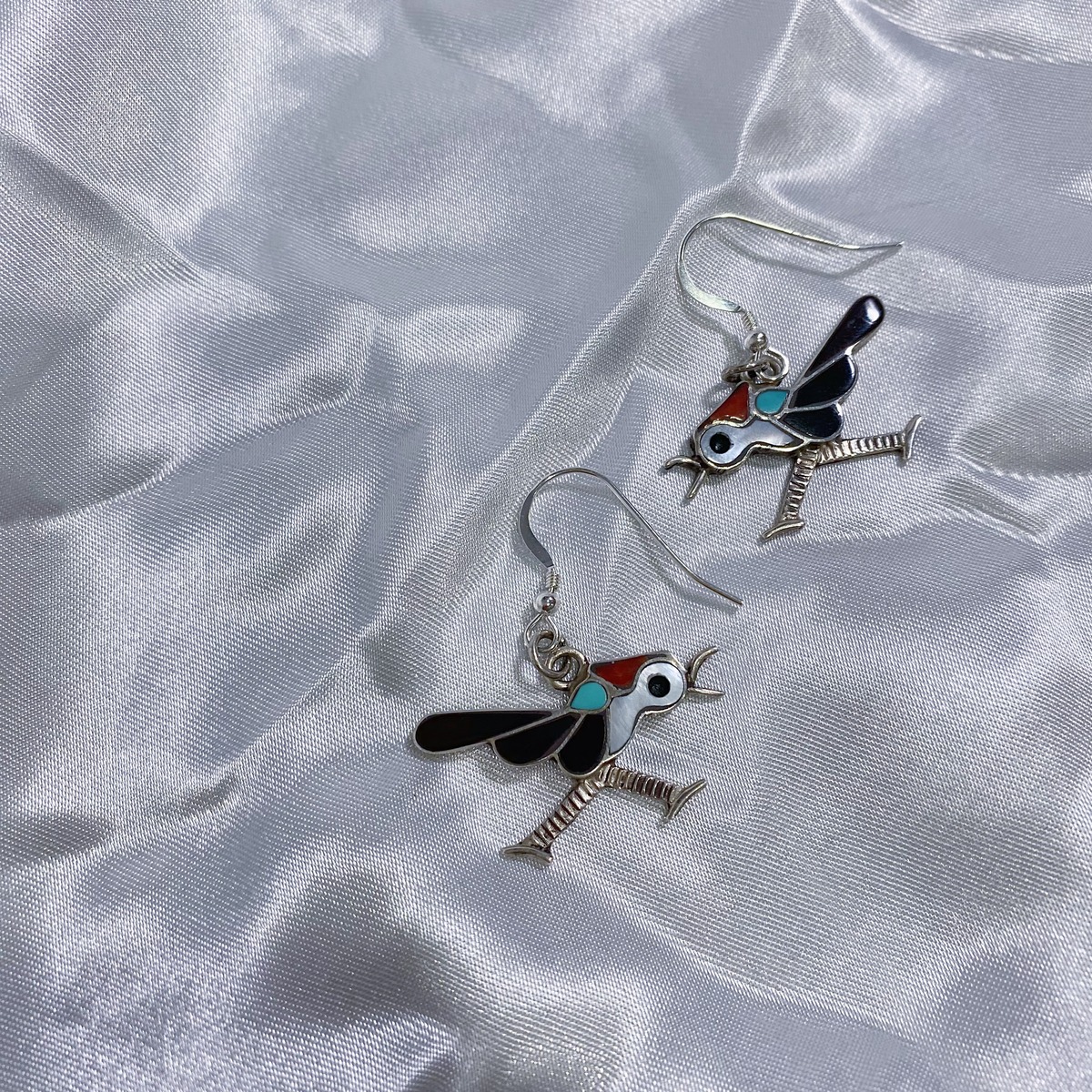 Native American road runner motif pierce | LEMON