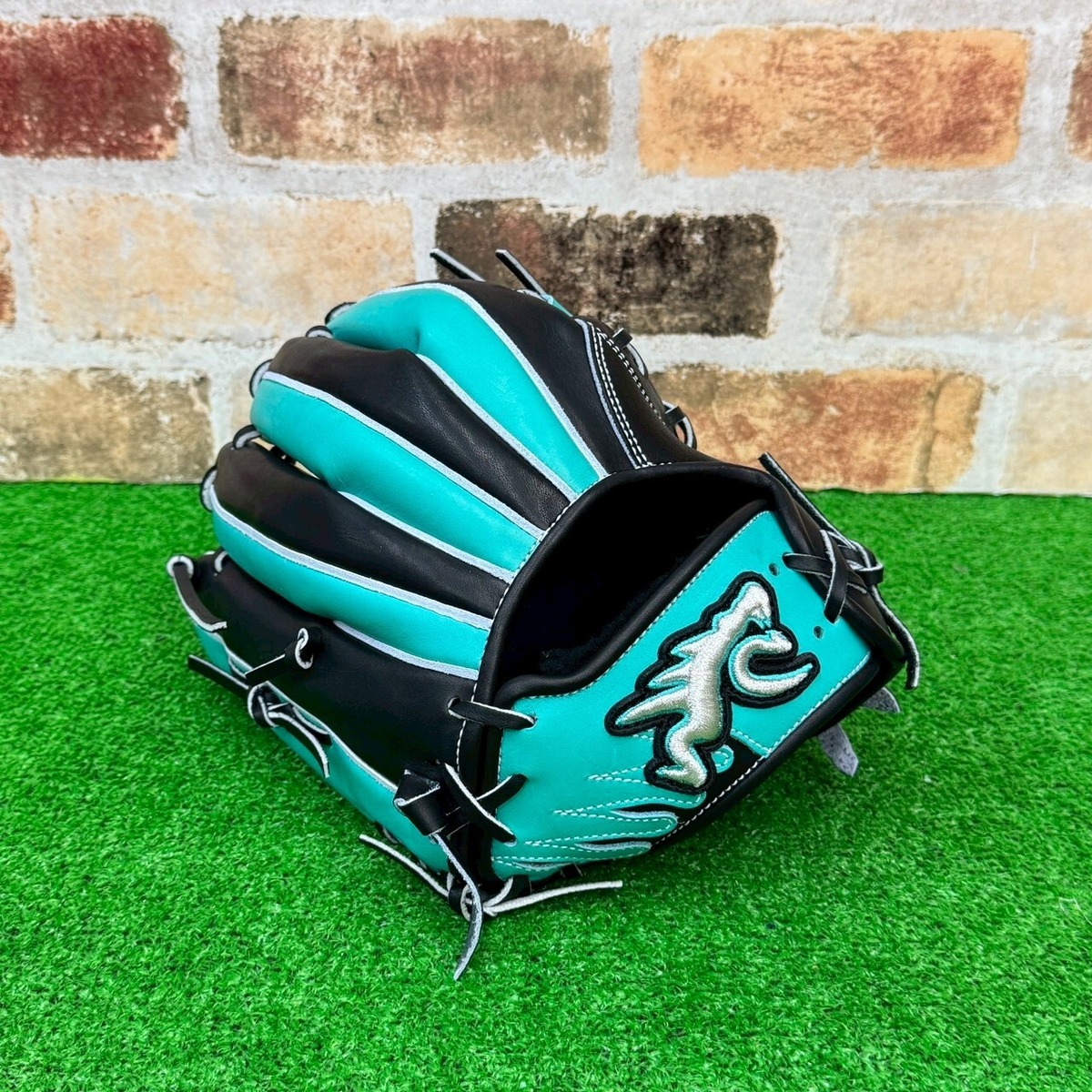 【限定】glove studio RYU 硬式グローブ RYU-G502型 ブラック 型付け無料 | バンダイスポーツ バンスポオンラインストア