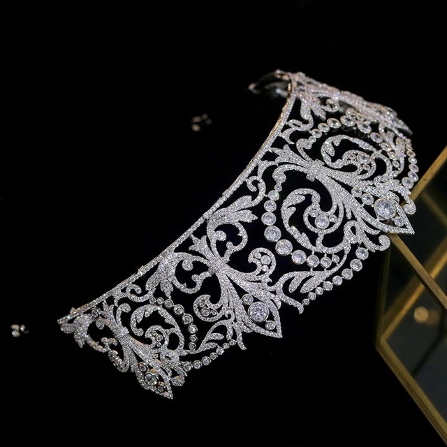 The Fleur de Lys Tiara (フルール・ド・ティアラ) | Tiara Shop Valentina