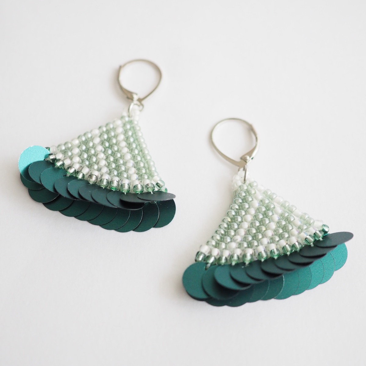 『Beadspan triangle』（グリーン）ピアス/イヤリング【受注】 | Beadspan ビーズアクセサリー・ピアス・イヤリング・ネックレス・ブローチ