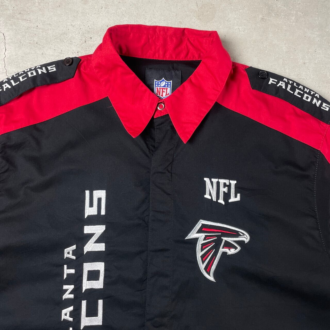 ビッグサイズ NFL ATLANTA FALCONS チームロゴ刺繍 半袖シャツ メンズ2XL 古着 ブラック×レッド 黒 赤 大きいサイズ ...